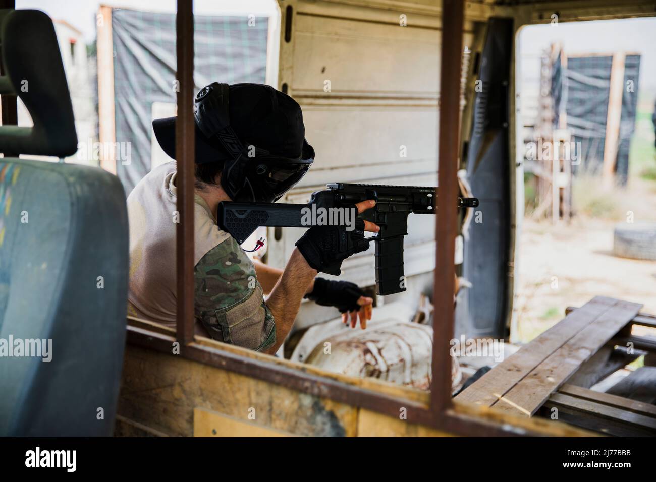 Soldier aiming airsoft gun hi-res stock photography and images - Alamy