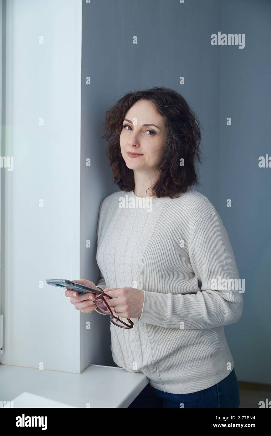 Beautiful middle aged brunette woman hi-res stock photography and ...