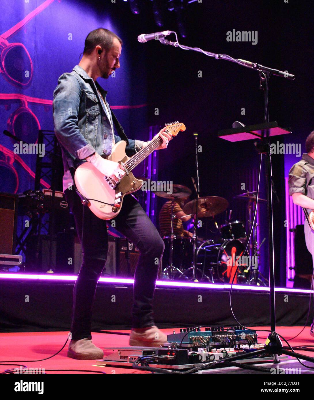 Tommy Gleeson From Feeder Performing Live On Stage In Concert At The O2 ...