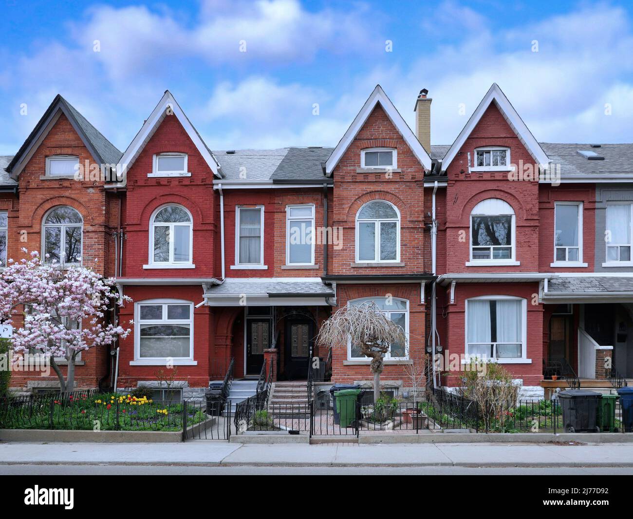 Attached houses toronto hi-res stock photography and images - Alamy