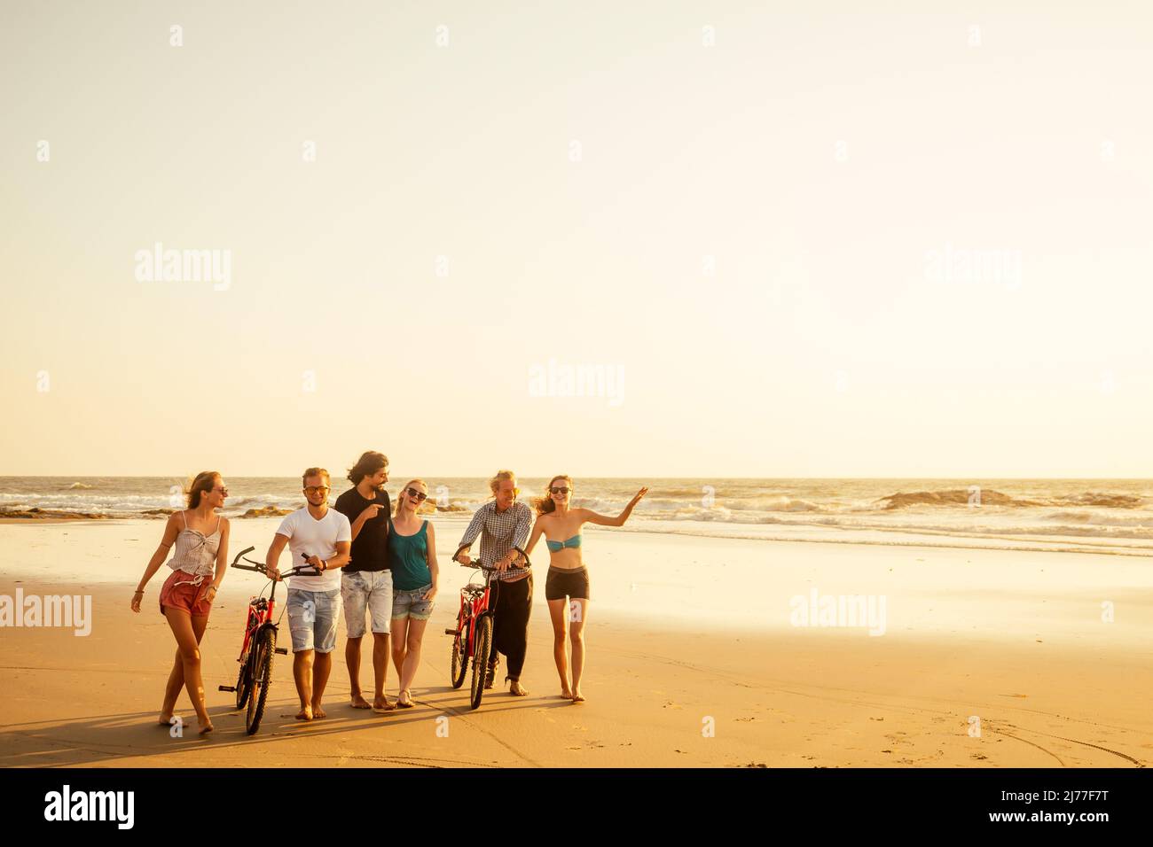 Six friends hi-res stock photography and images - Alamy