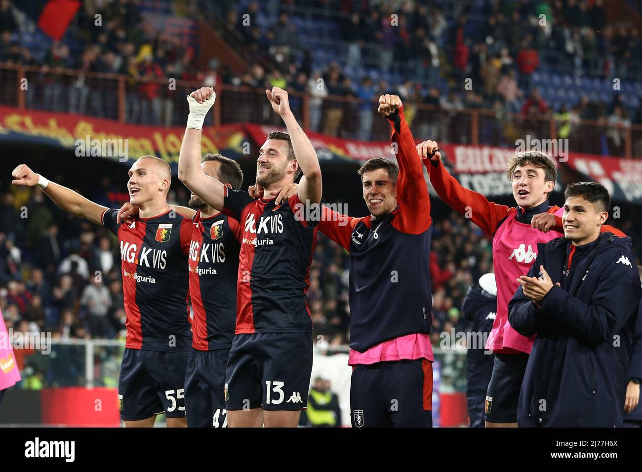 Genoa CFC players celebrate with the fans after the win during the ...