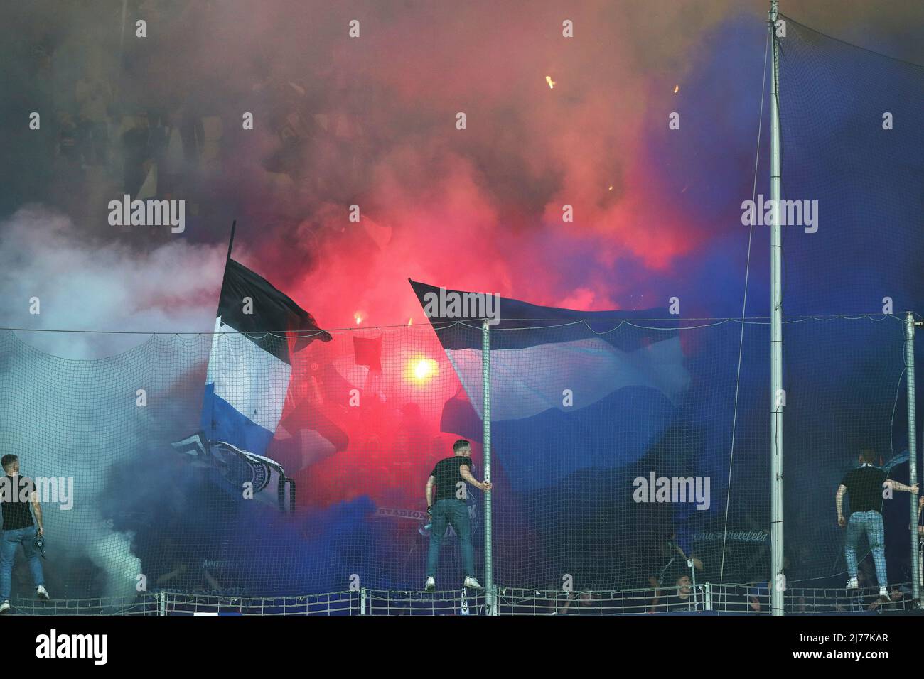 Pyro bengalo bengalos hi-res stock photography and images - Alamy