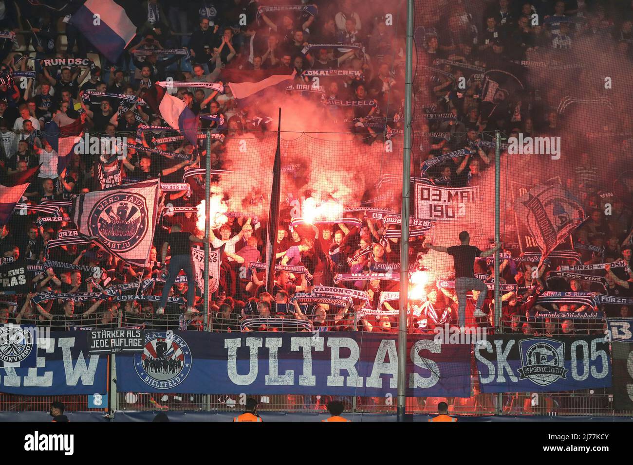 Pyro bengalo bengalos hi-res stock photography and images - Alamy