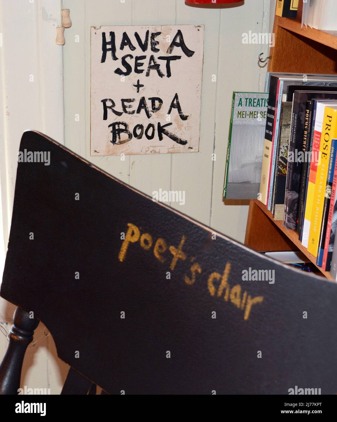 Reading poetry city hi-res stock photography and images - Alamy