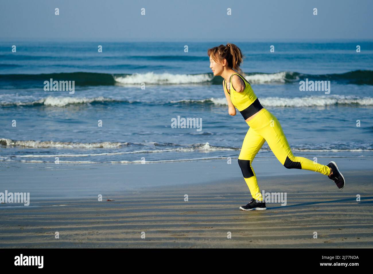 Armless girl hi-res stock photography and images - Alamy