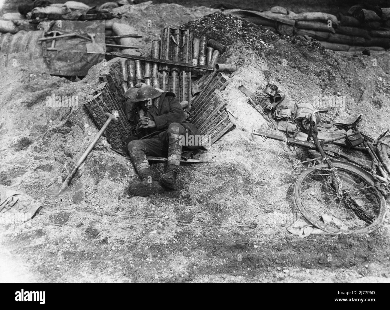 British soldiers ww1 sleeping hi-res stock photography and images - Alamy