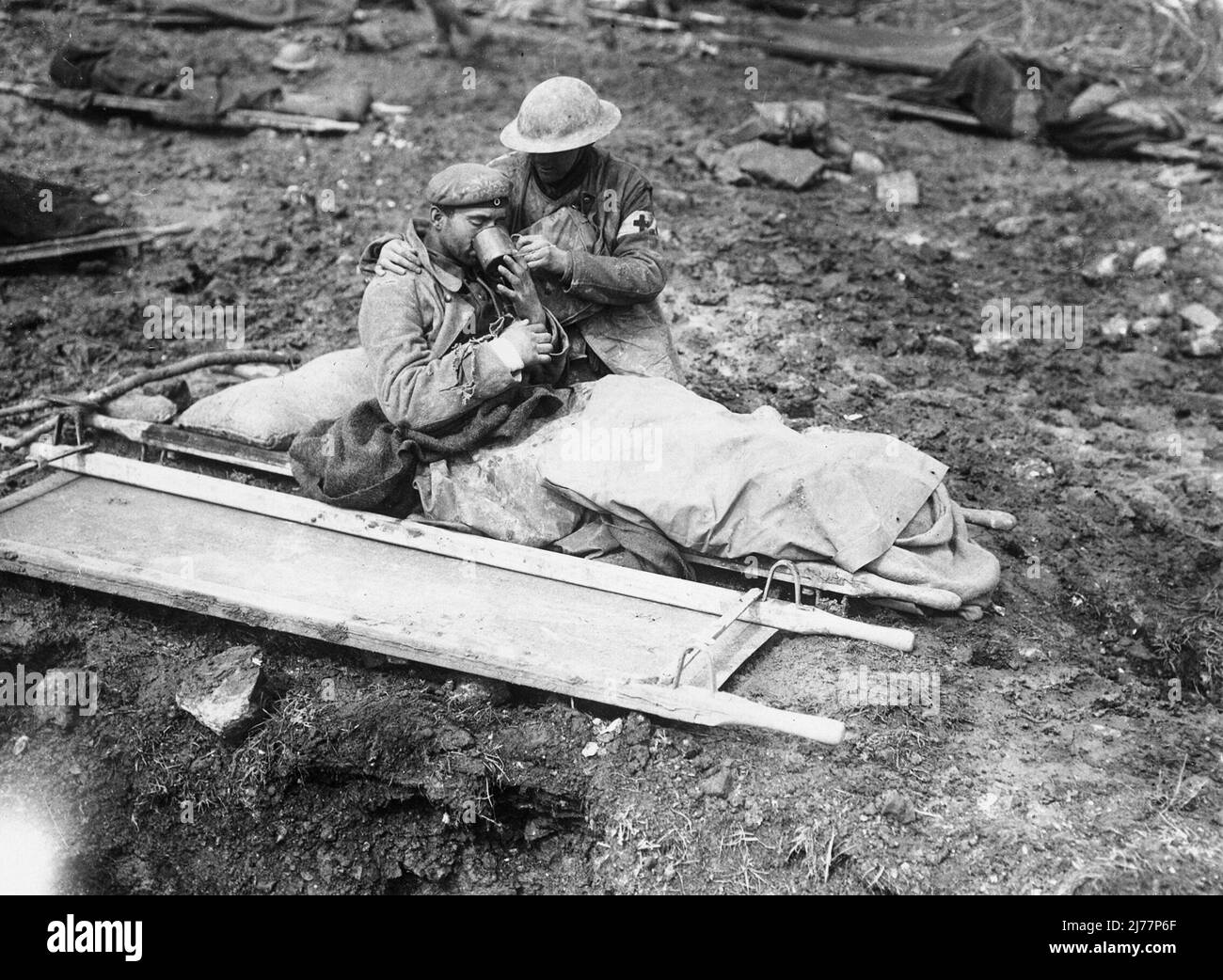 Aiding wounded soldiers hi-res stock photography and images - Alamy