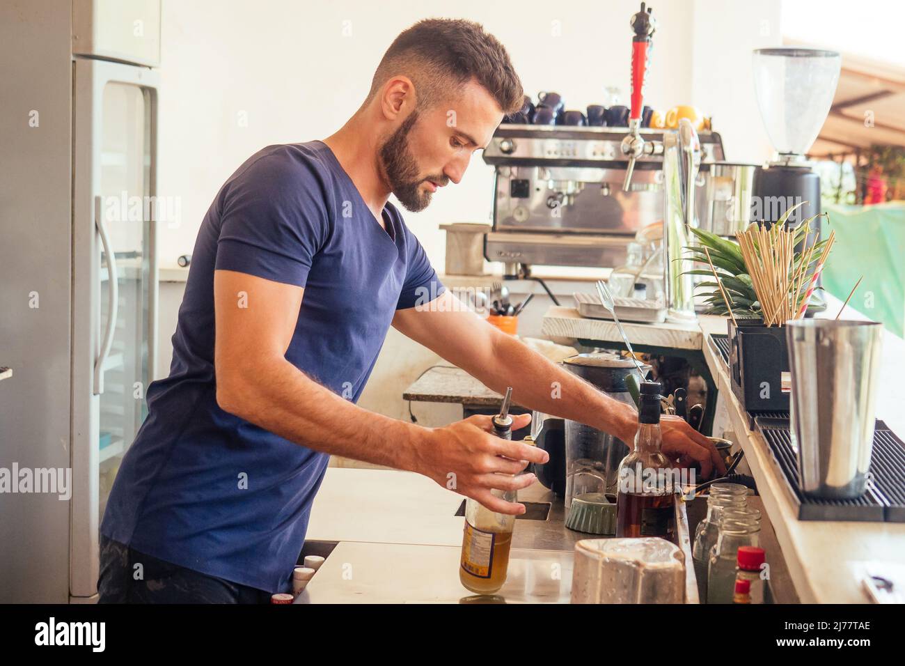 arabic man bartender making fresh coctail for lady Stock Photo - Alamy