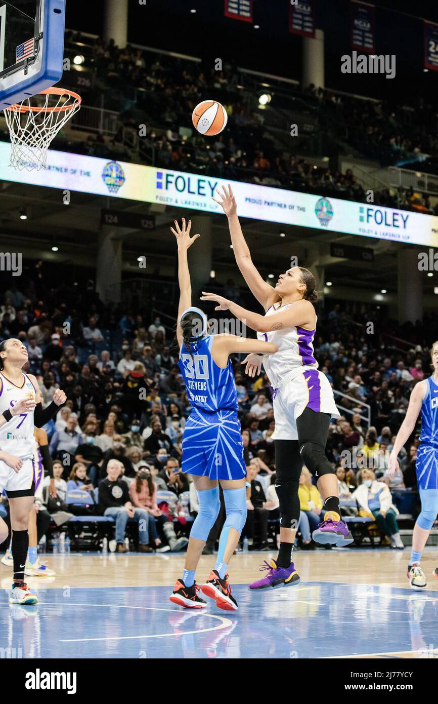 Liz Cambage (1 Los Angeles Sparks) shoots the ball during the WNBA ...
