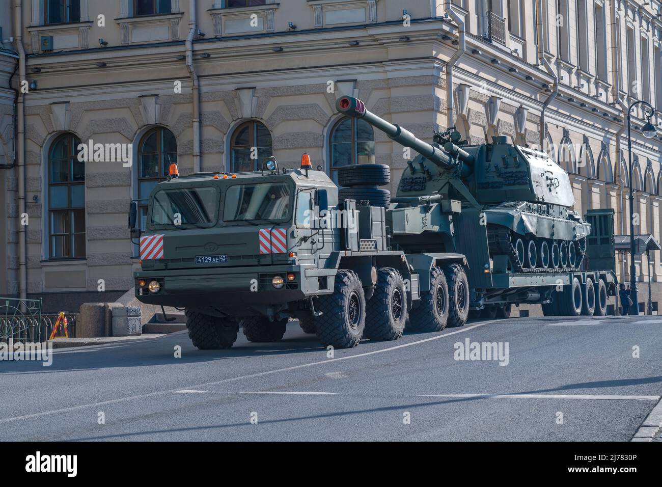 Self propelled artillery unit msta hi-res stock photography and images ...
