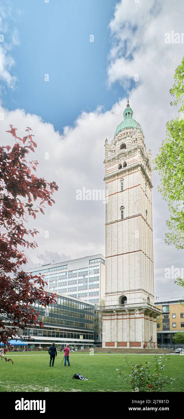Queen's tower on Queen's Square lawn, Imperial college, university of ...