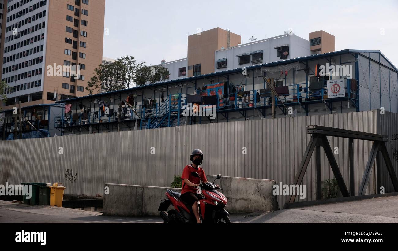 Klong Toey, Bangkok's largest slum. Poverty low Income Stock Photo - Alamy