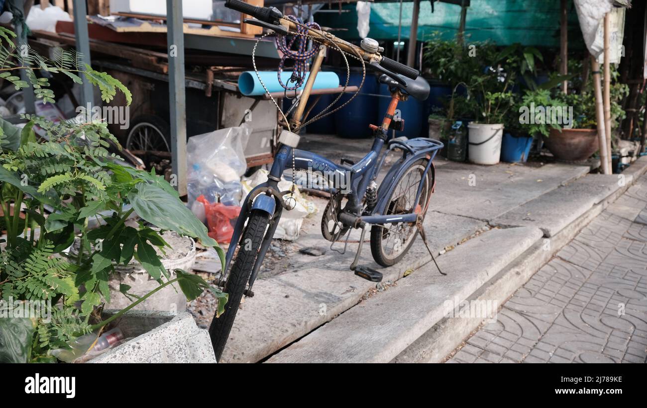 Klong Toey, Bangkok's largest slum. Poverty low Income Stock Photo - Alamy