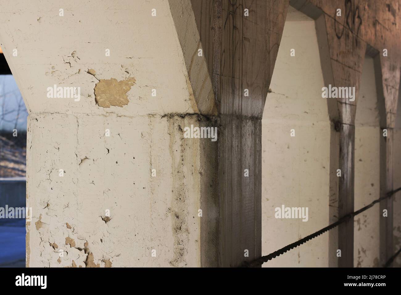 Arcade of concrete columns hold up the railroad bridge Stock Photo - Alamy