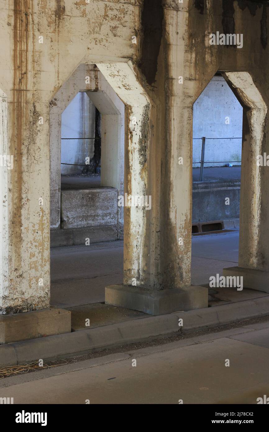 Arcade of concrete columns hold up the railroad bridge Stock Photo - Alamy