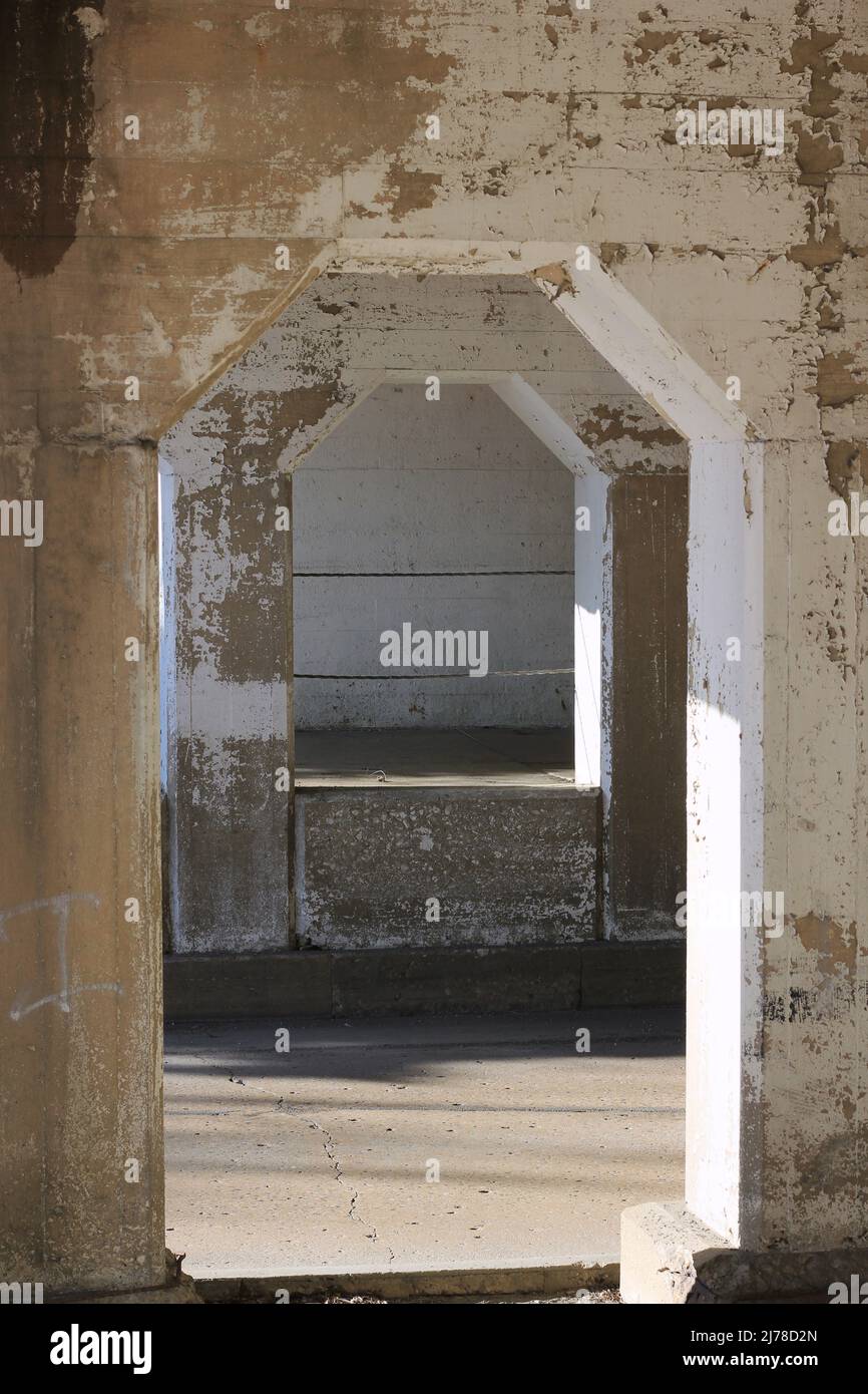 Arcade of concrete columns hold up the railroad bridge Stock Photo - Alamy