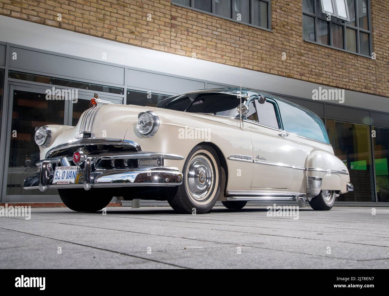 Classic delivery van hi-res stock photography and images - Alamy