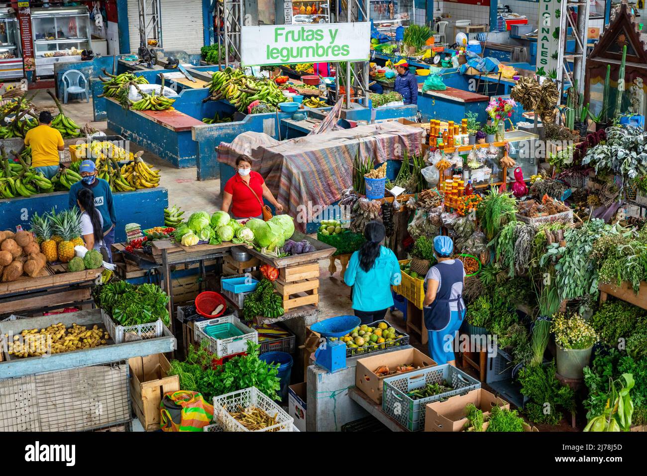 PUYO, ECUADOR - APRIL 20, 2022: Traditional ecuadorian food market ...