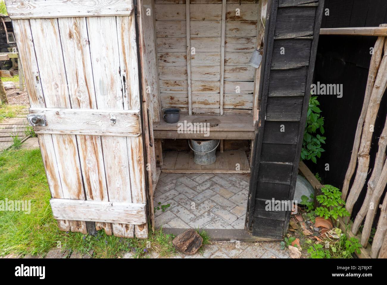 Cottage toilet hi-res stock photography and images - Alamy