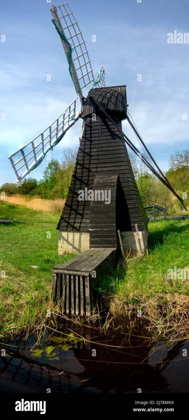 Old water pump, Cambridgeshire Fen Stock Photo - Alamy