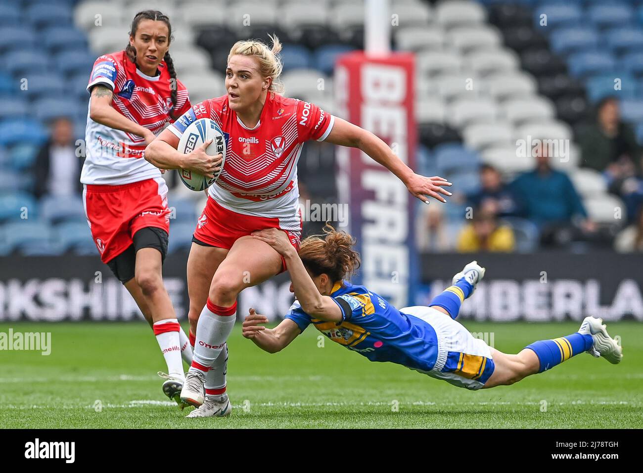 Amy Hardcastle of St. Helens breaks the tackle of Courtney Winfield ...