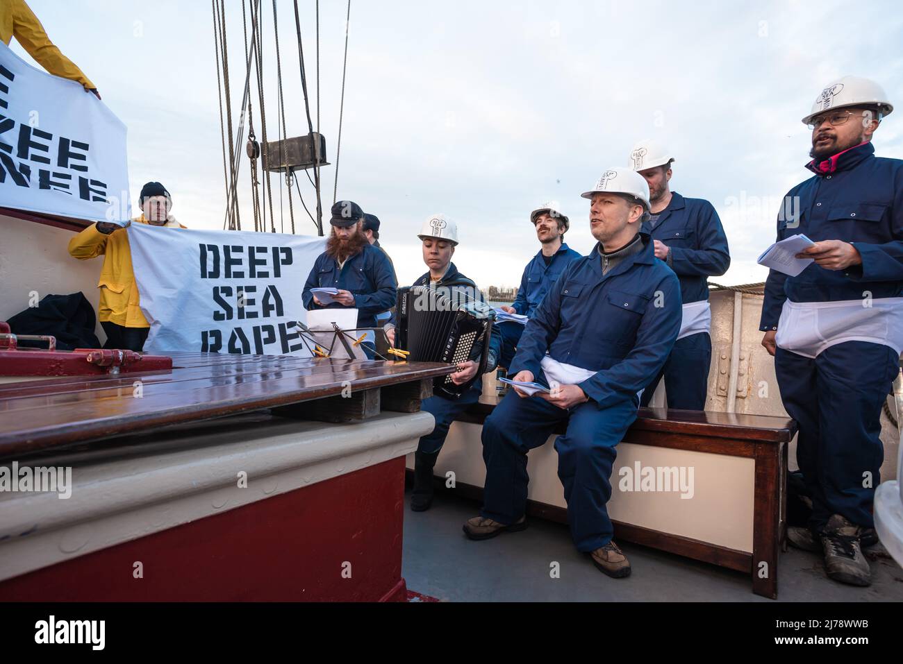 Why the deep sea? The deep seabed is largely unexplored, many areas ...