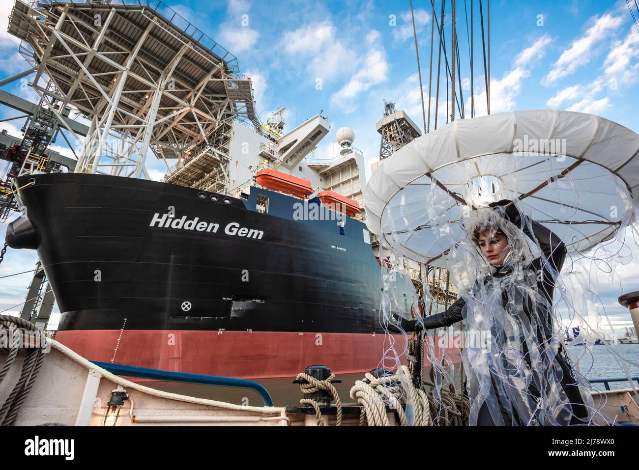 Why the deep sea? The deep seabed is largely unexplored, many areas ...