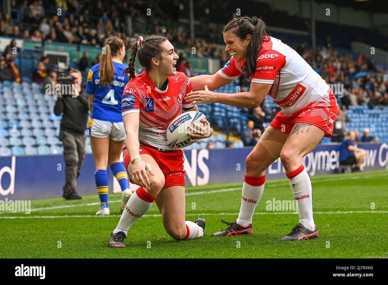 Leah Burke of St. Helens goes celebrates her try Stock Photo - Alamy
