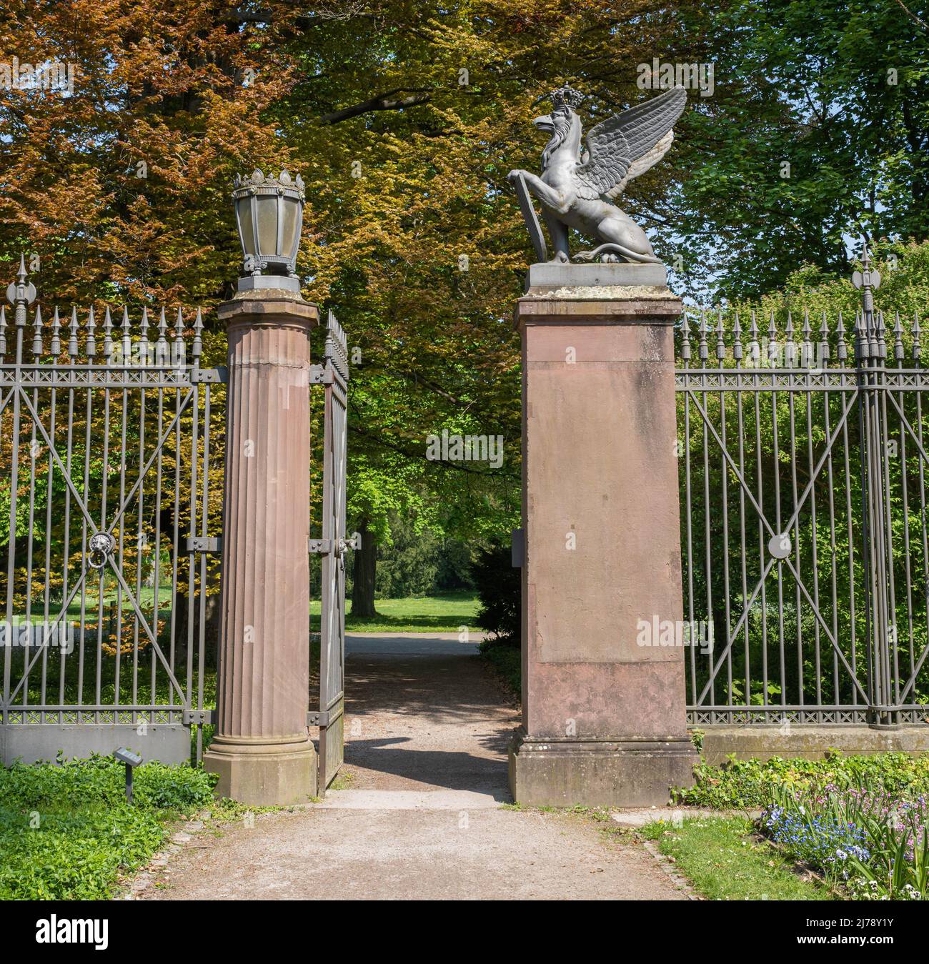 Castle garden gate architecture hi-res stock photography and images - Alamy