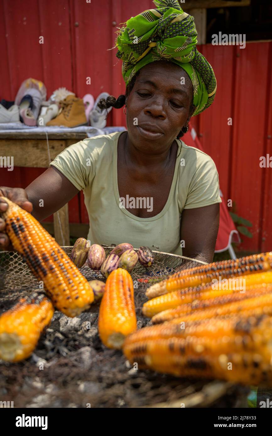 African selling maize hi-res stock photography and images - Alamy