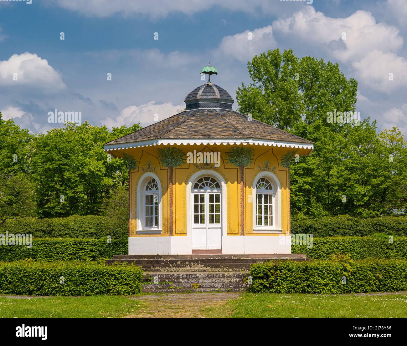 Castle garden gate architecture hi-res stock photography and images - Alamy