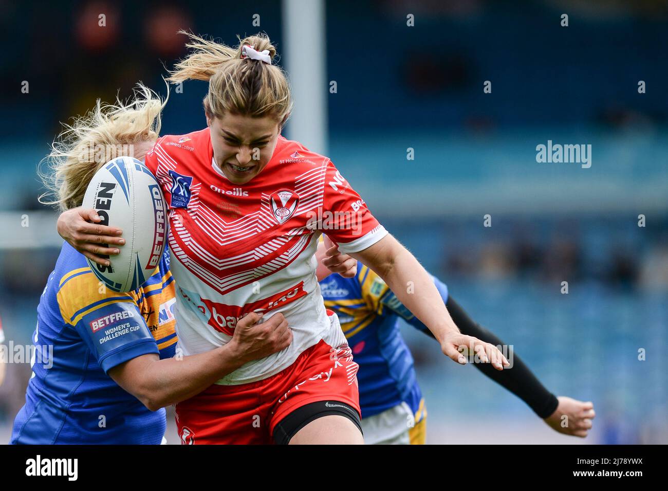 Leeds, England - 7th May 2022 - Emily Rudge of St. Helens makes break ...