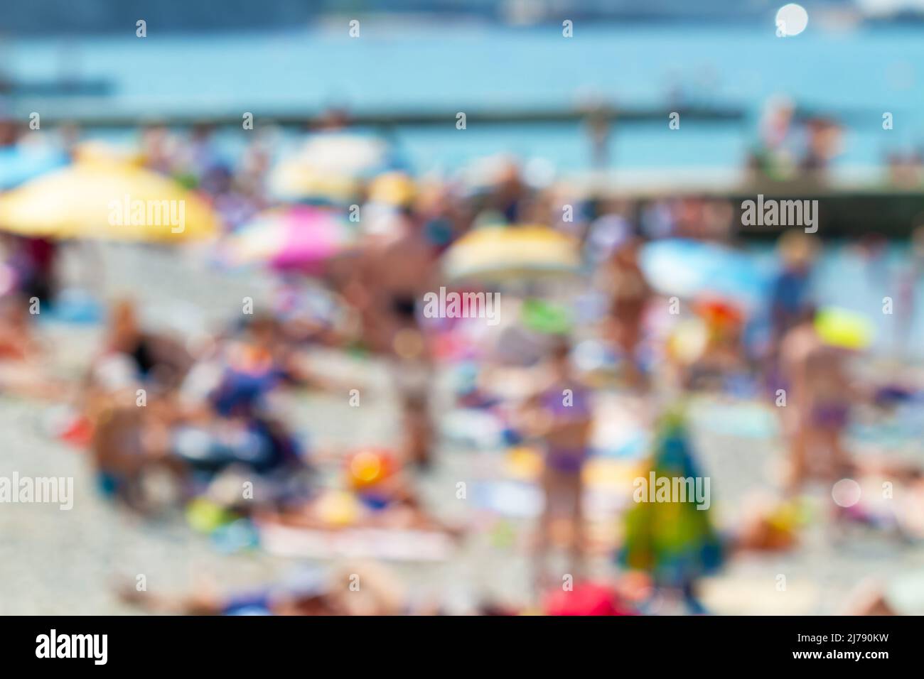 Blurred beach scene with blurred out people Stock Photo - Alamy