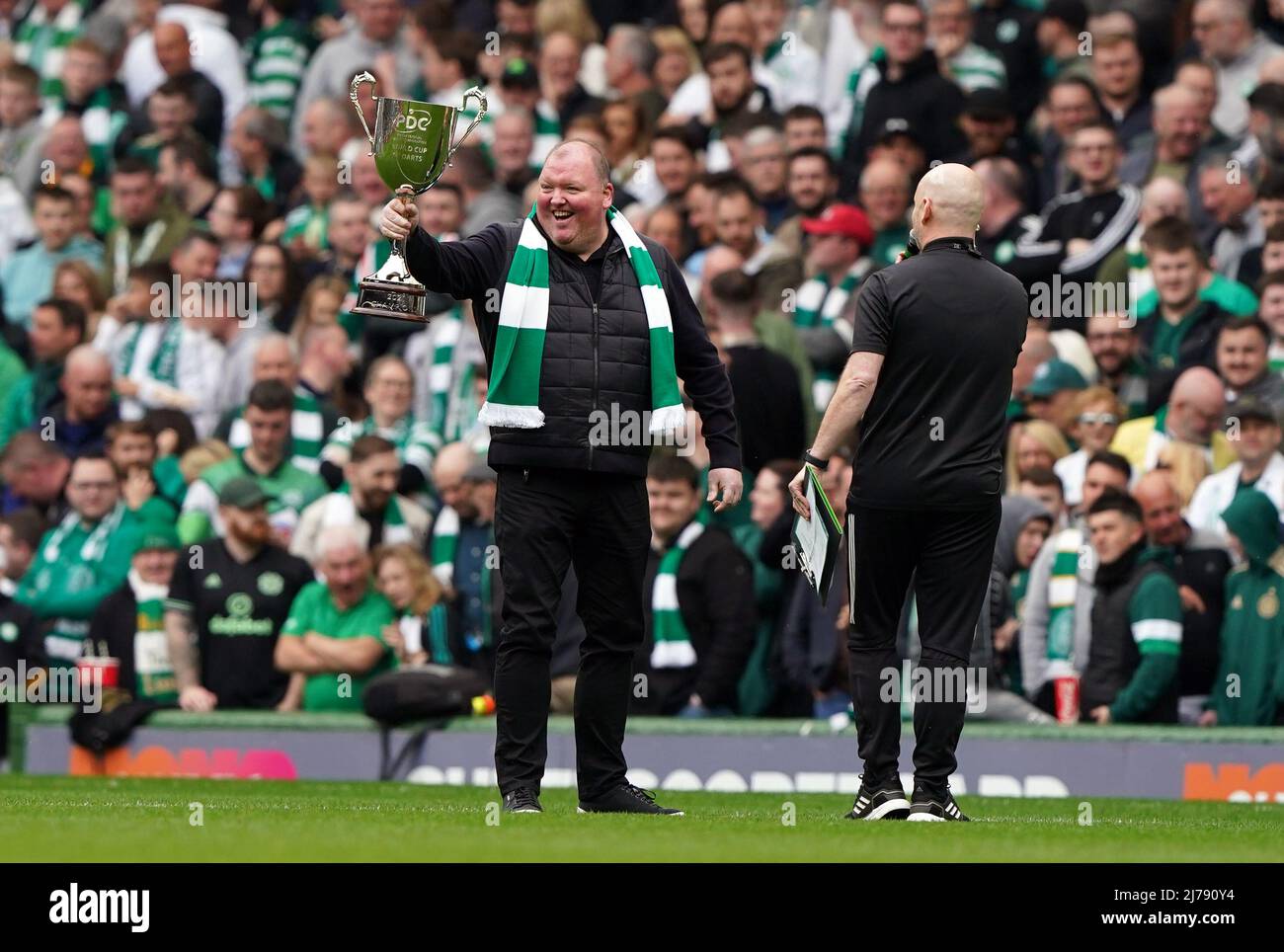 John henderson darts 2022 hi-res stock photography and images - Alamy