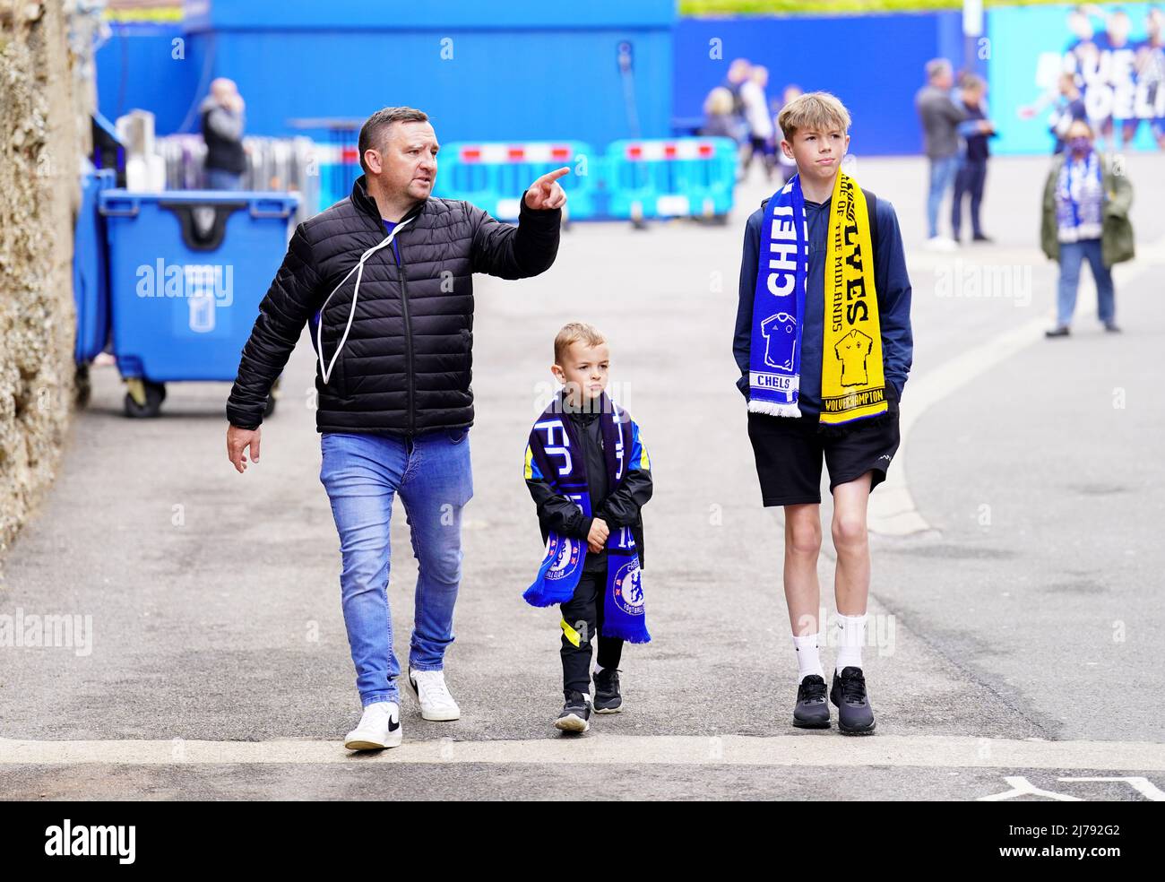 Stamford bridge fans arriving hi-res stock photography and images - Alamy