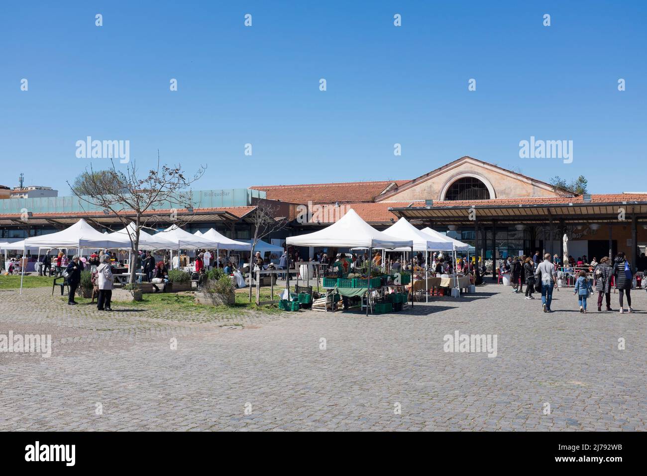 Roman market stalls hi-res stock photography and images - Alamy