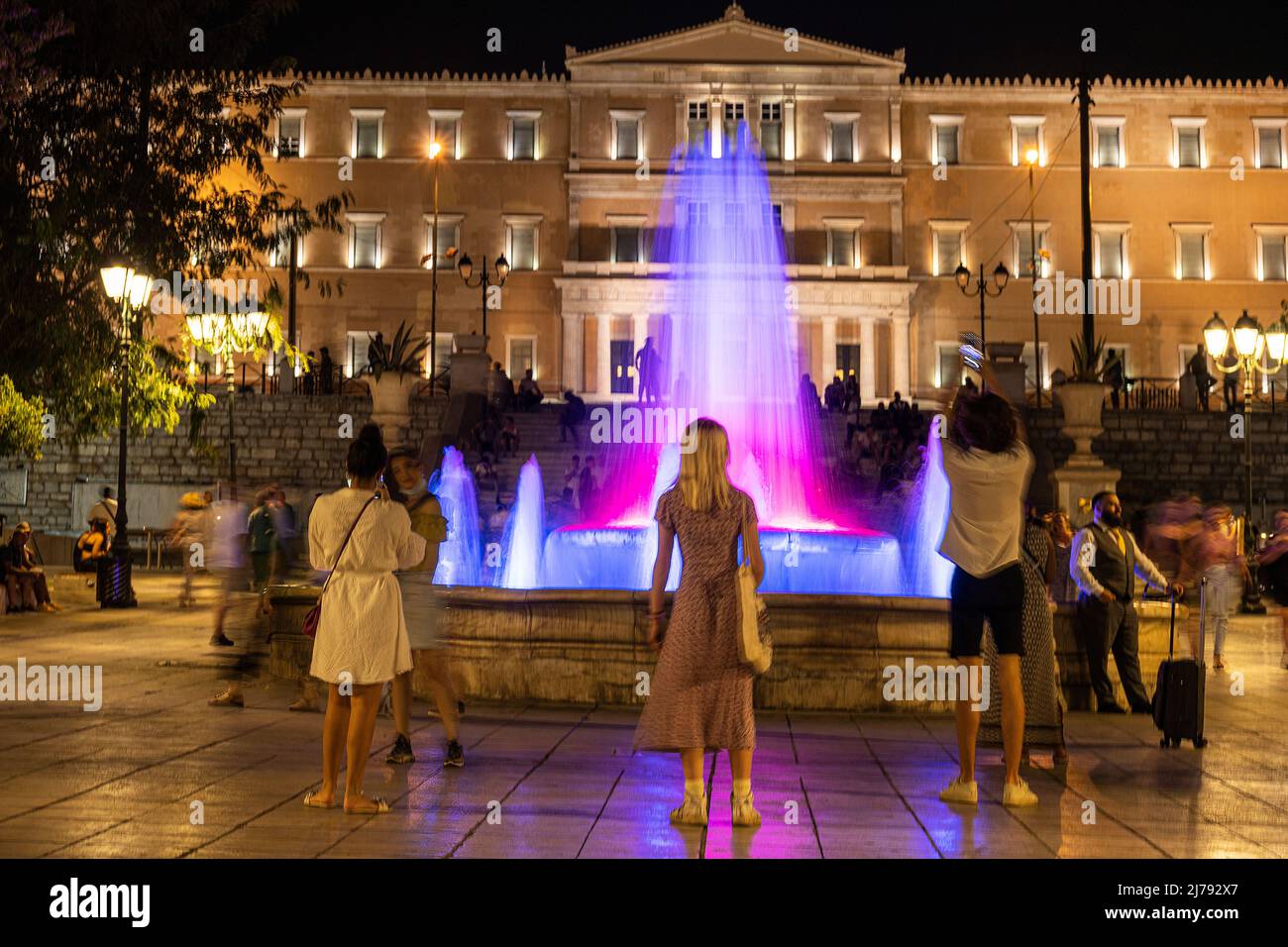 Night fountain in Syntagma Square, Athens, Greece Stock Photo - Alamy