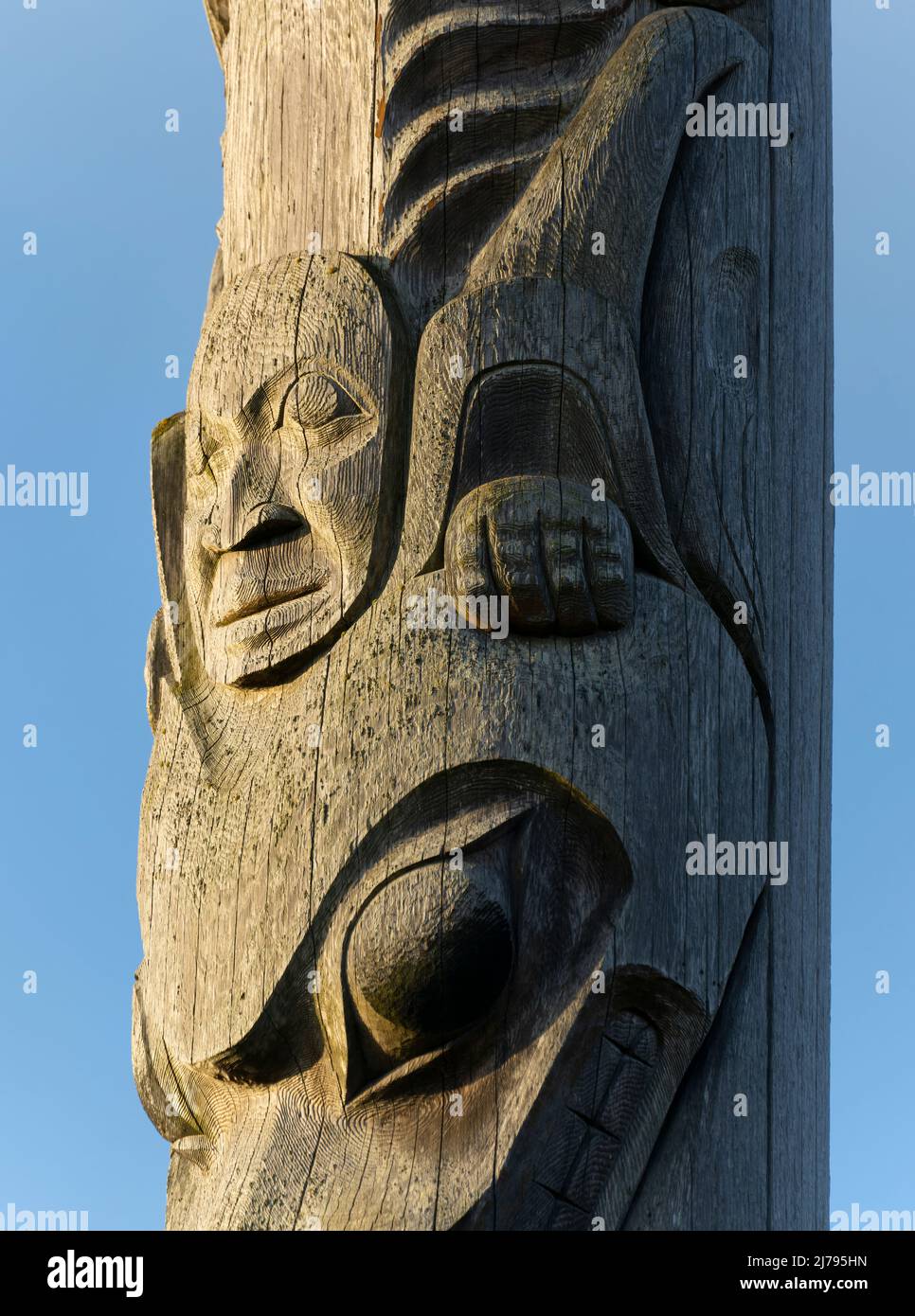 Coast salish totem pole hi-res stock photography and images - Alamy