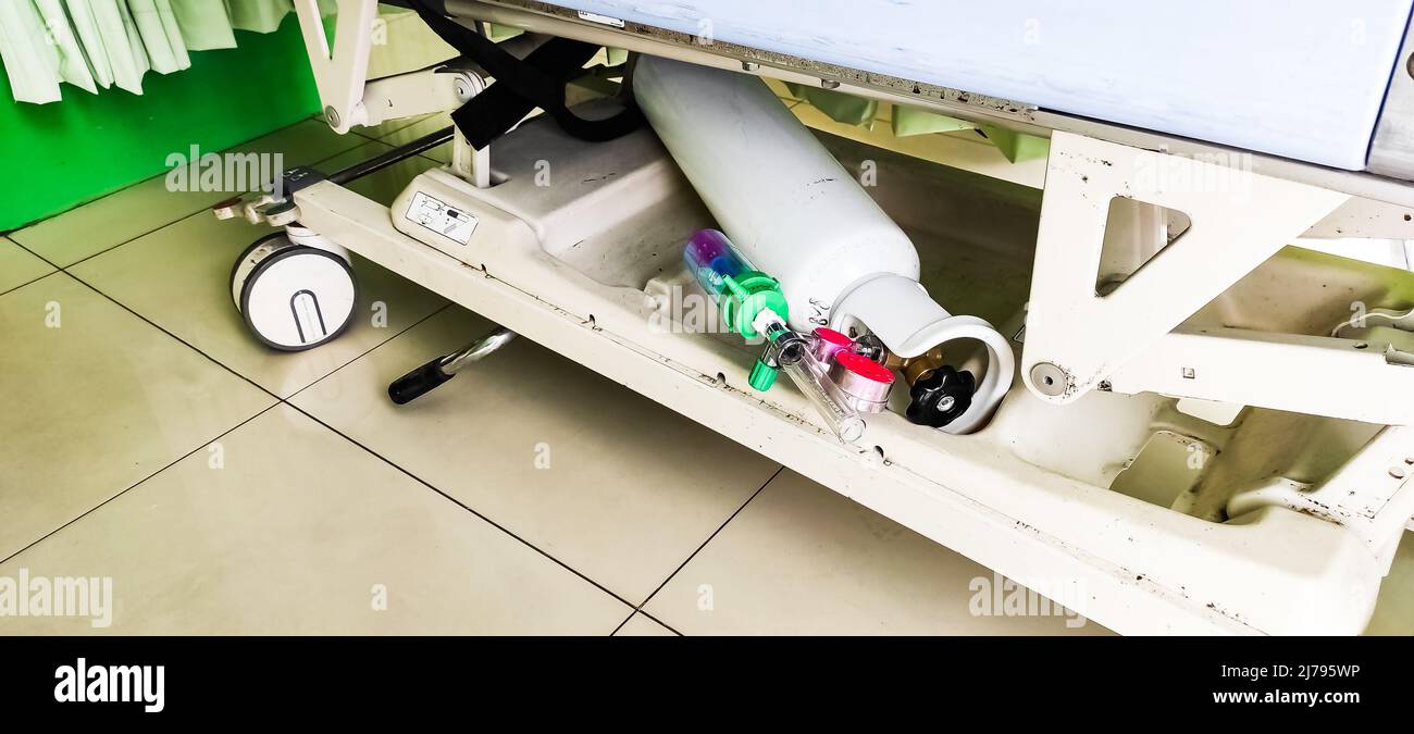 Oxygen cylinder hi-res stock photography and images - Alamy