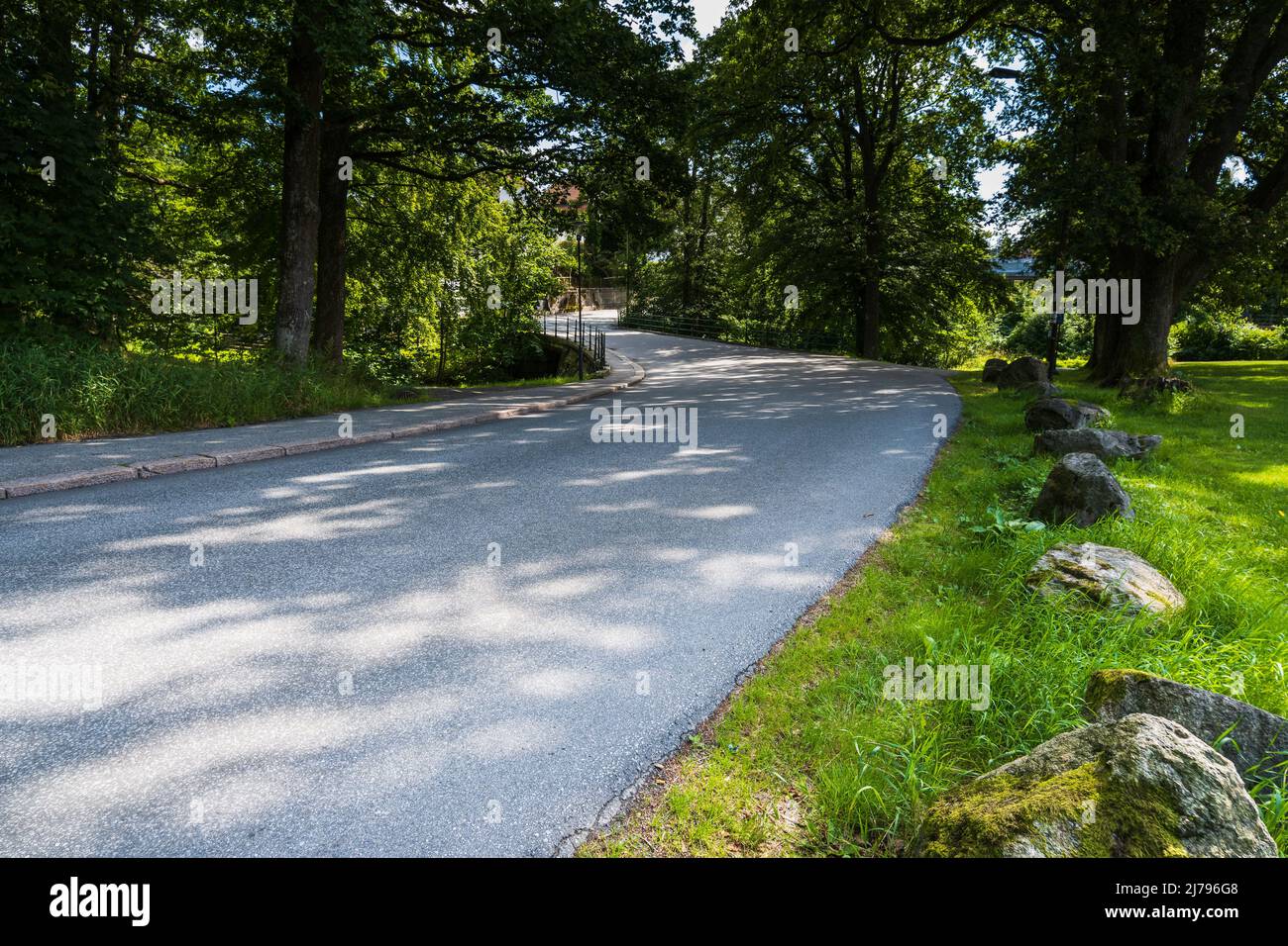 Quiet pathway with no people hi-res stock photography and images - Alamy