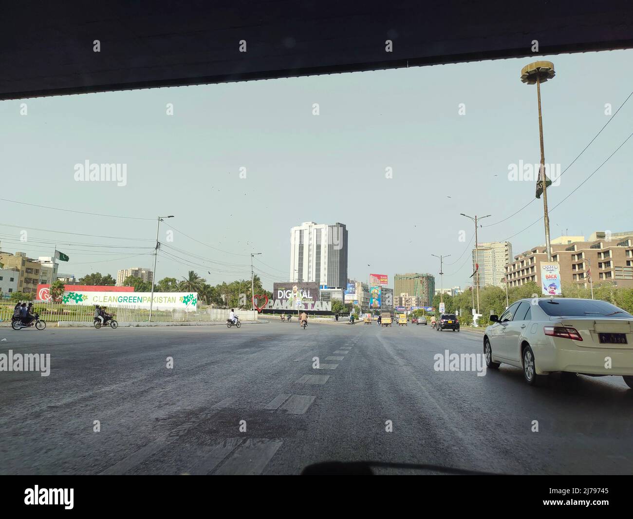 Karachi traffic jam hi-res stock photography and images - Alamy