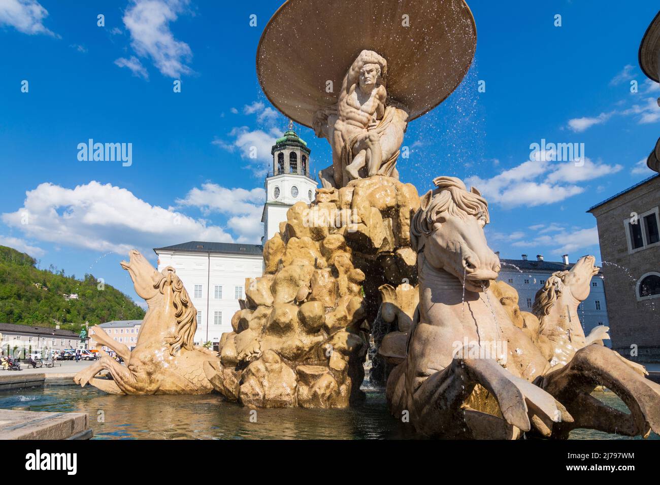 Salzburg: house Neue Residenz, square Residenzplatz, fountain ...