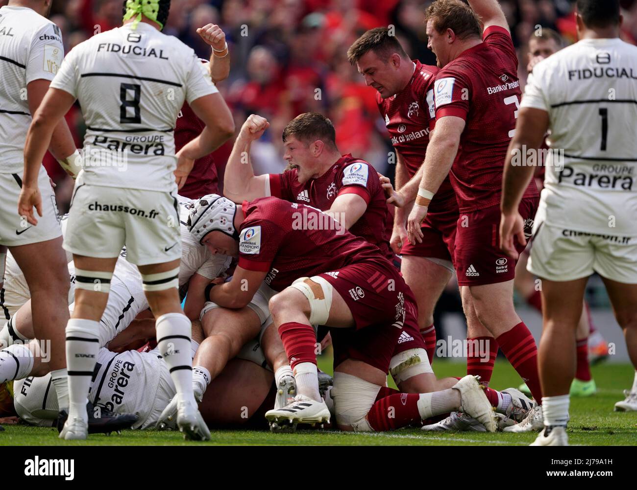 Munster's players celebrate Alex Kendellen's (not pictured) try during ...