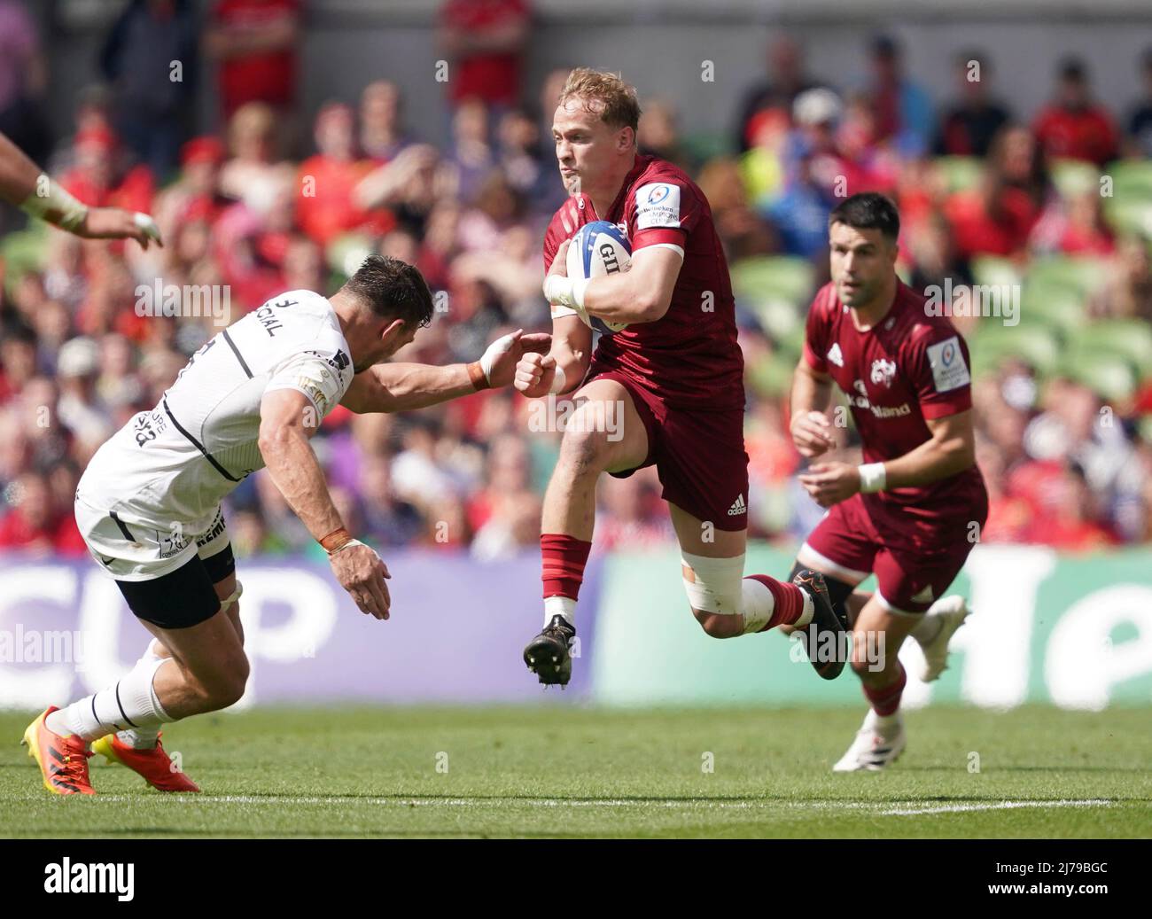 Toulouse's Rynhardt Elstadt (left) tackles Munster's Mike Haley (centre ...