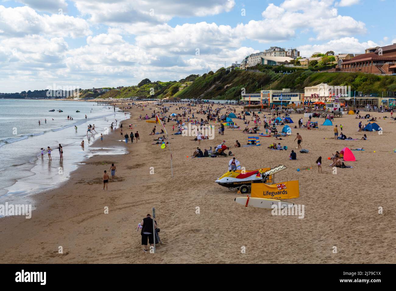 Bournemouth, Dorset UK, Dorset UK. 7th May 2022. UK weather: warm with ...