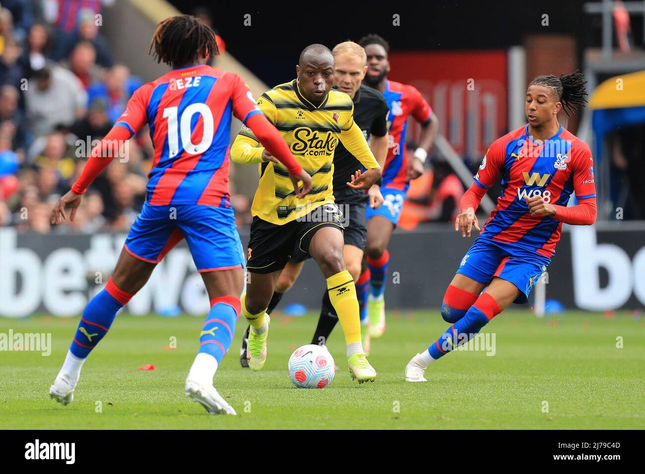 Edo Kayembe #39 of Watford dribbling with the ball Stock Photo - Alamy