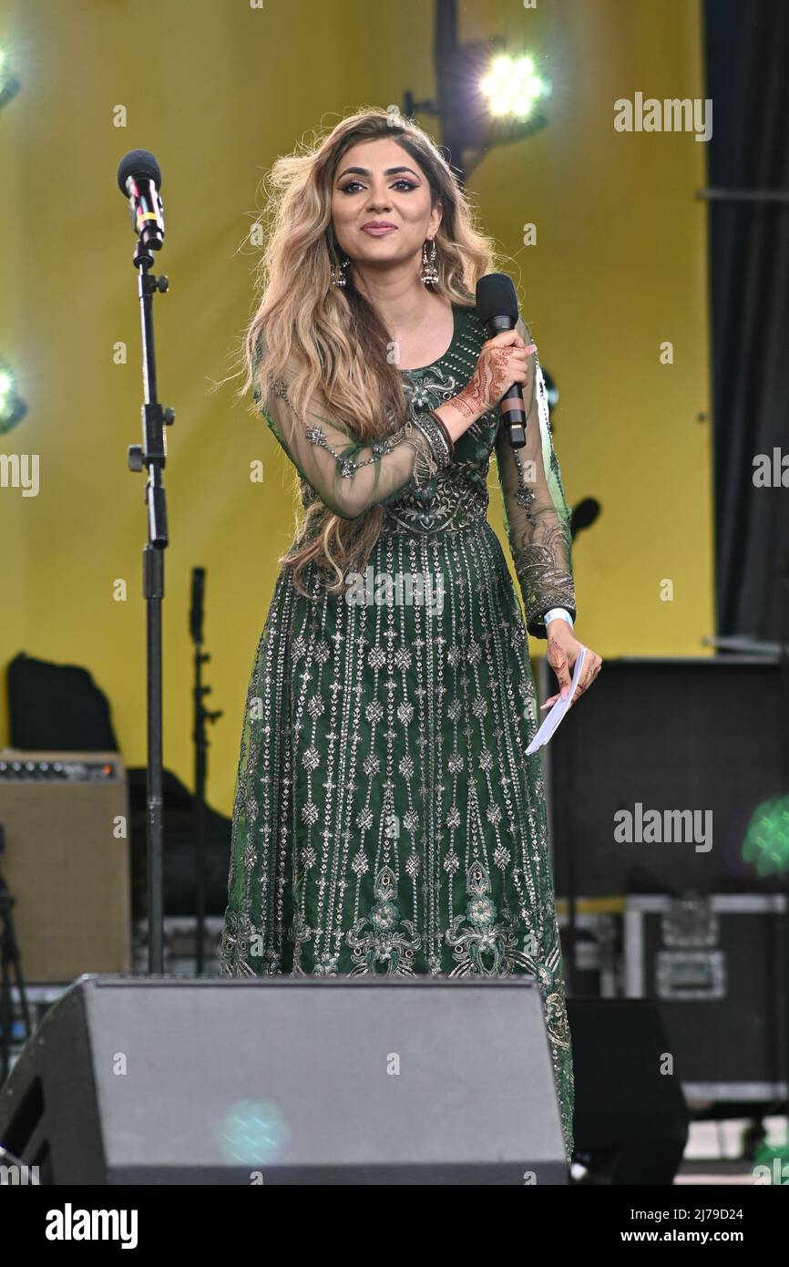 Muslim girls fencing hi-res stock photography and images - Alamy