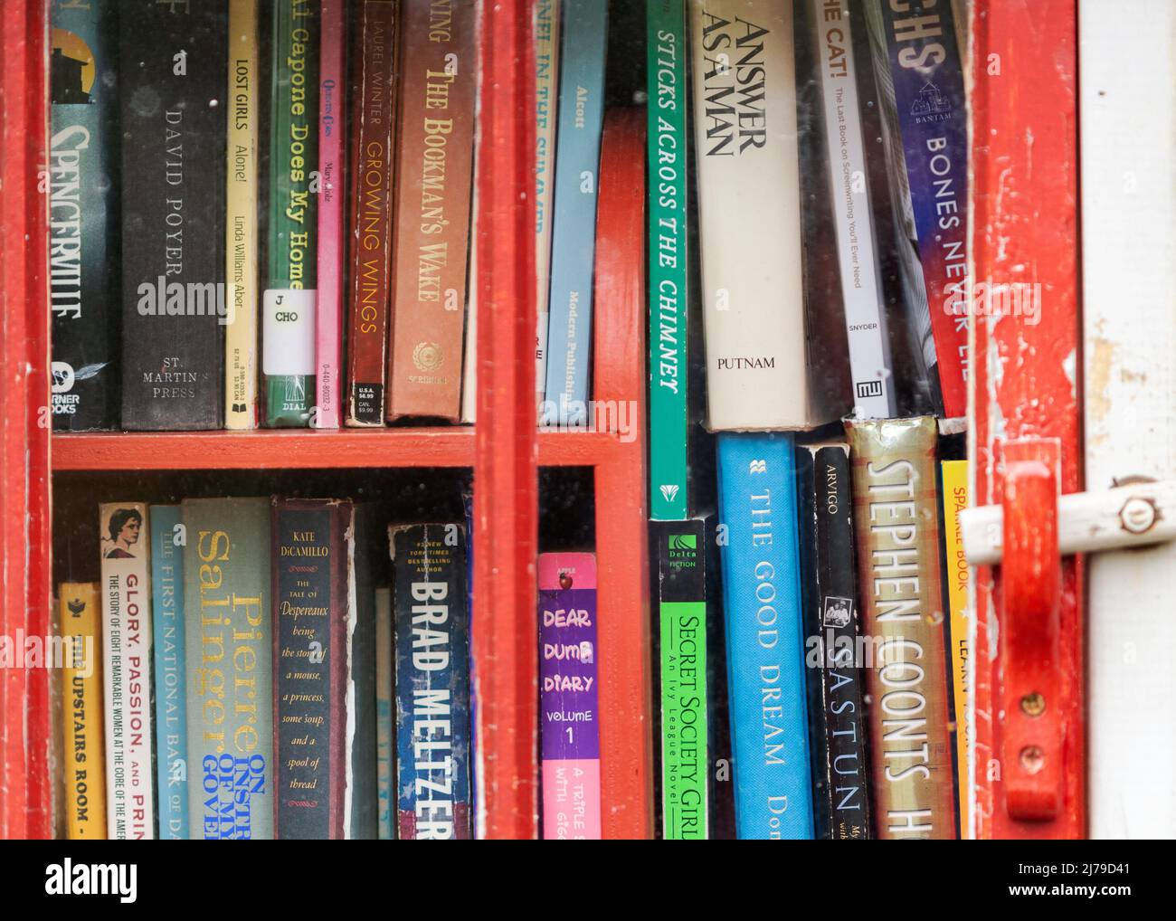 A close-up shot of a tiny, neighborhood library Stock Photo - Alamy