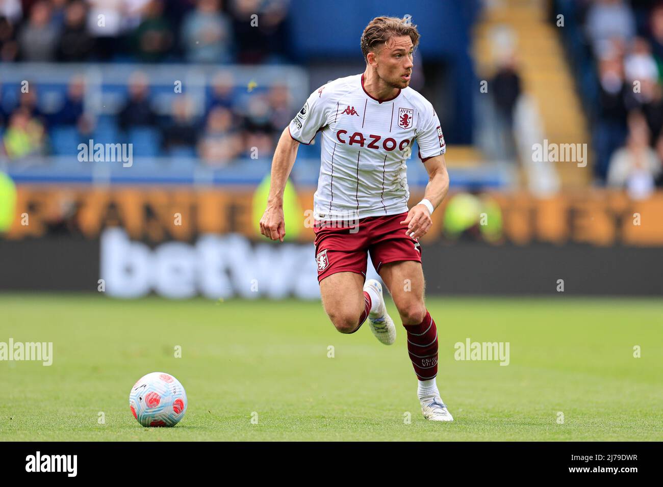 Matty cash of aston villa runs with the ball hi-res stock photography ...